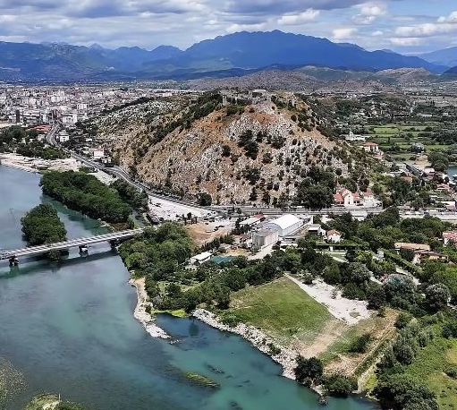“Pas shumë vitesh rrjedh i lirë në shtratin e vet”, Rama publikon pamje ...